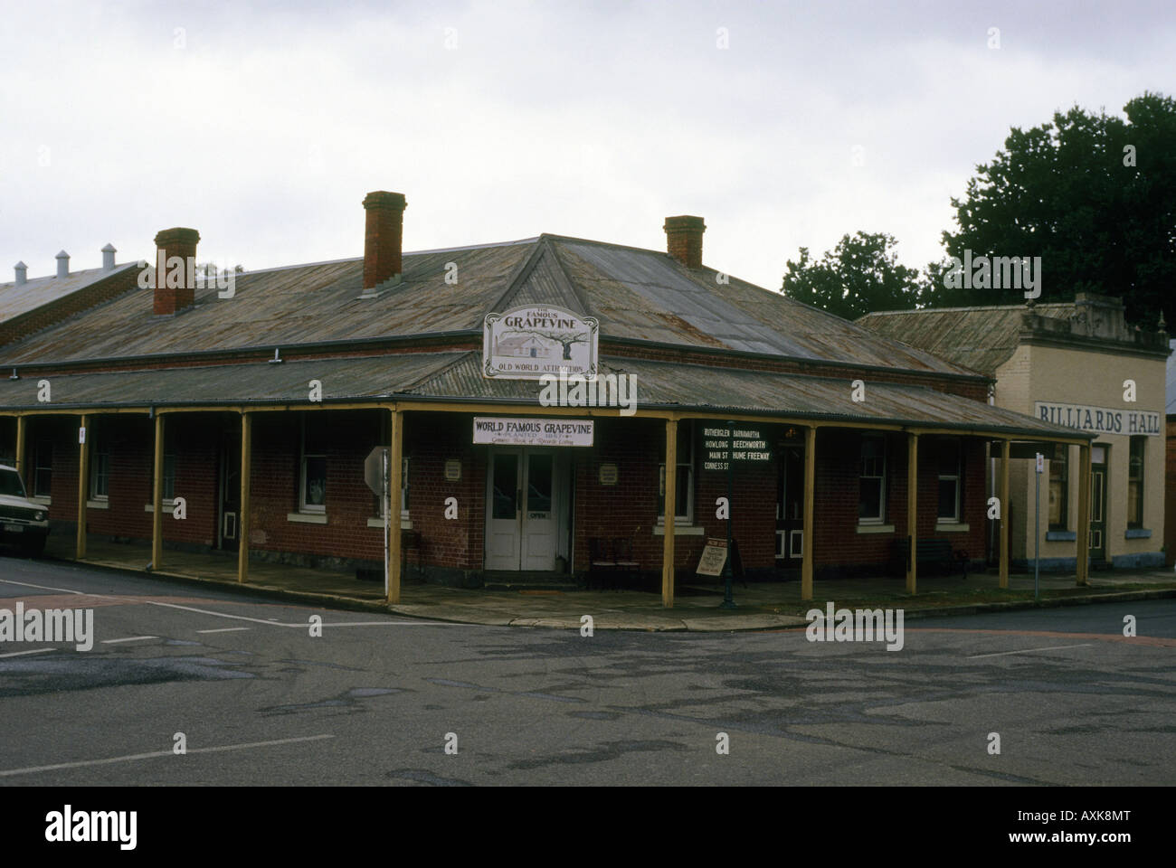 Victorian corner shop hi-res stock photography and images - Alamy