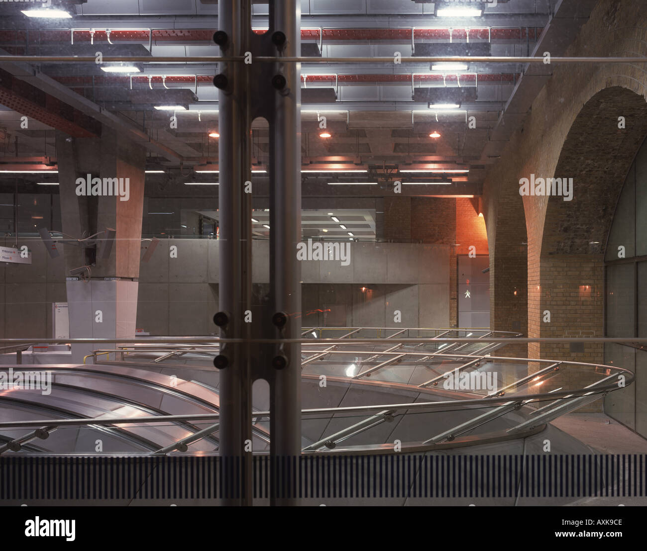 Inside waterloo station hi-res stock photography and images - Alamy