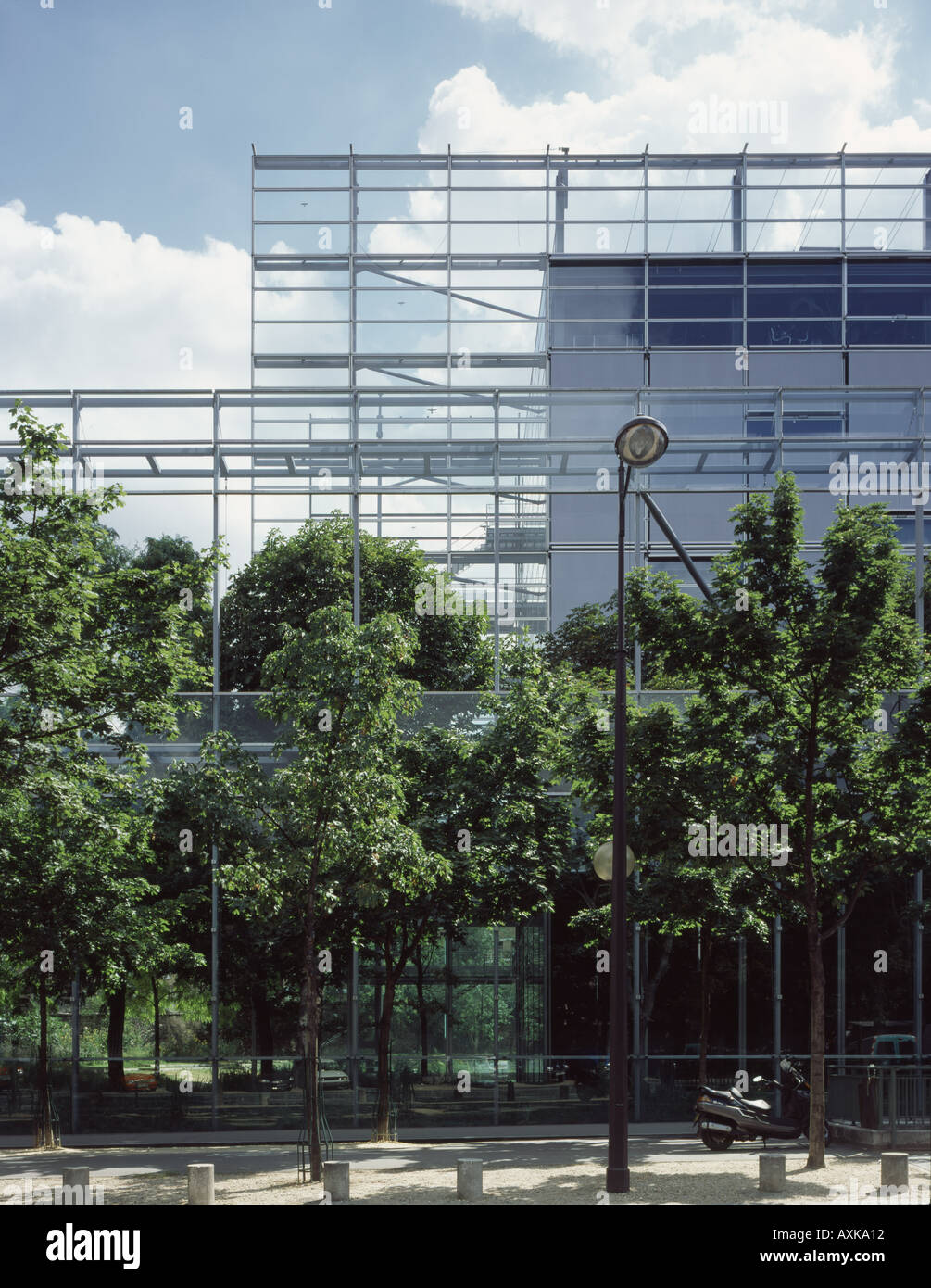 Cartier foundation exterior hi-res stock photography and images - Alamy