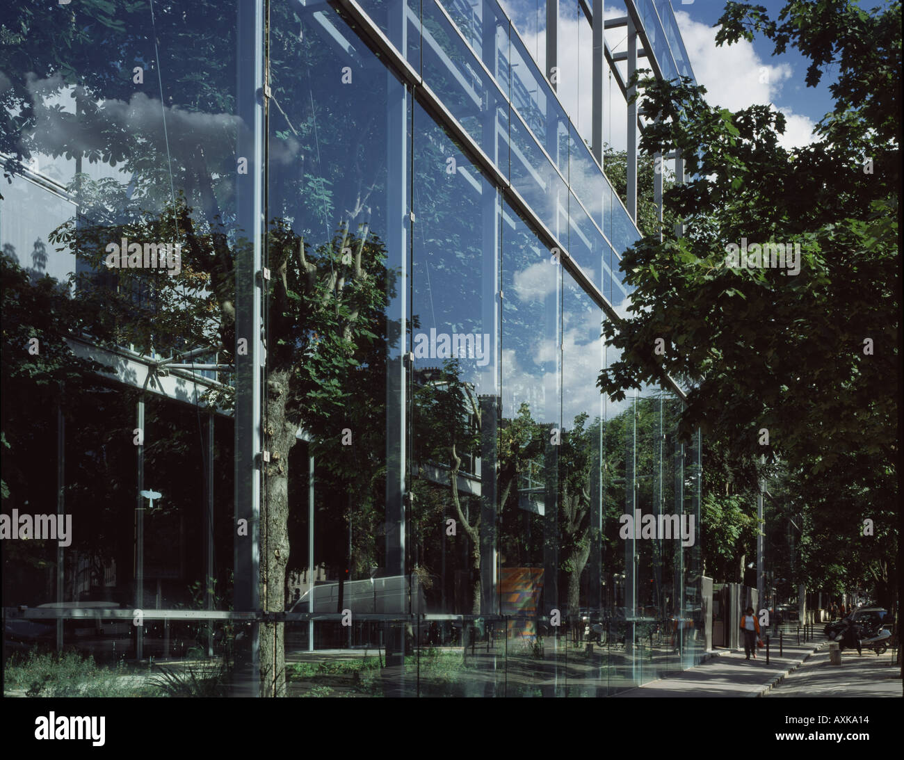 Cartier foundation exterior hi-res stock photography and images - Alamy