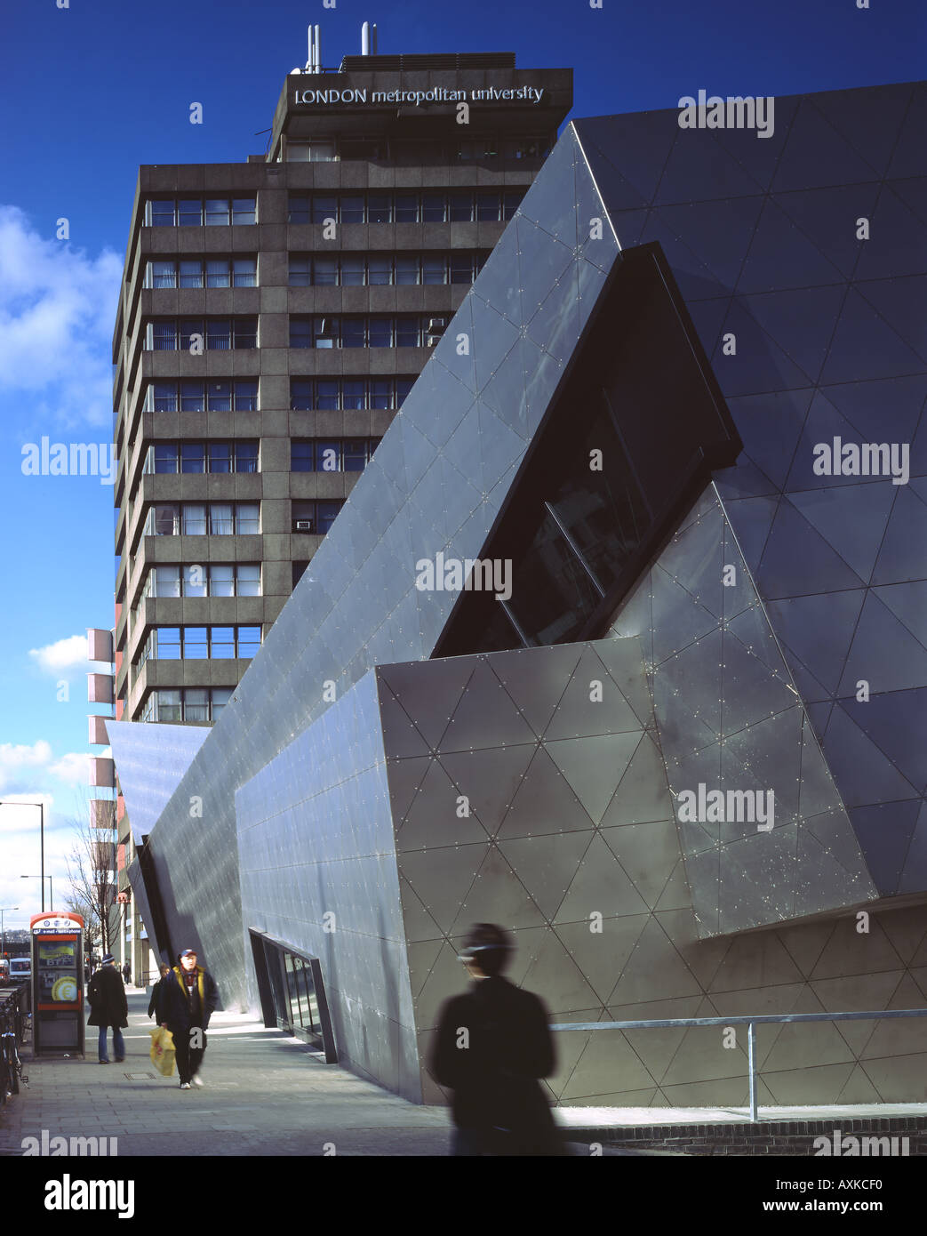 London sidewalk level hi-res stock photography and images - Alamy