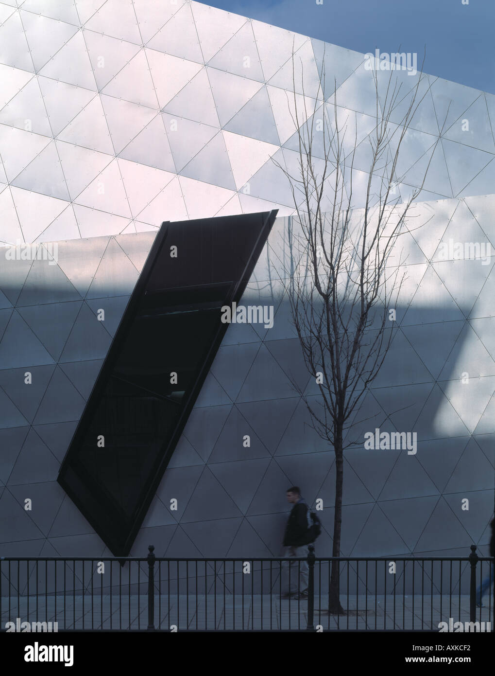 London sidewalk level hi-res stock photography and images - Alamy