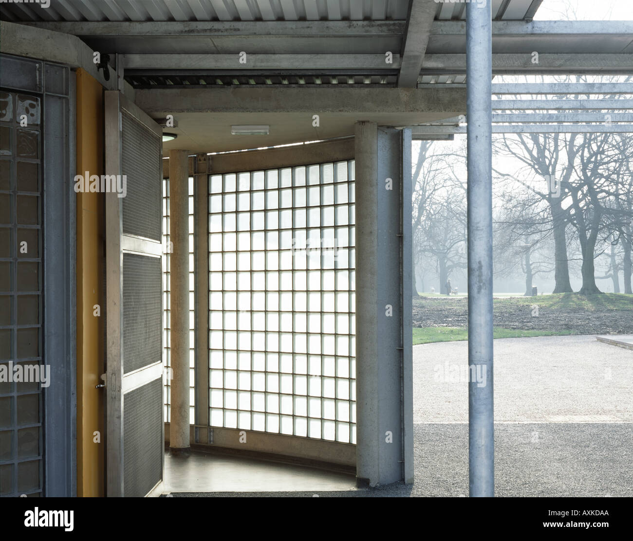 Toilet shaped house hi-res stock photography and images - Alamy