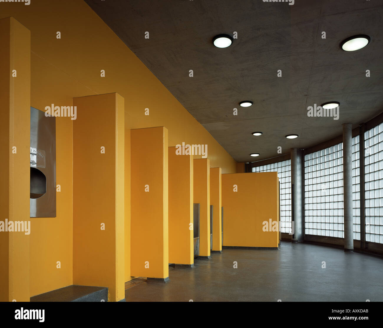 Toilet shaped house hi-res stock photography and images - Alamy