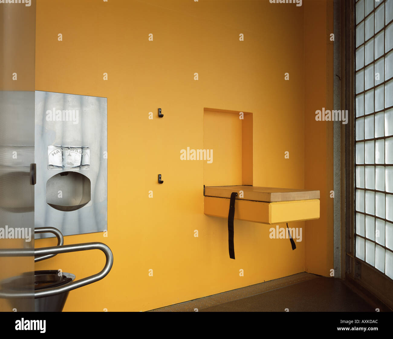 Toilet shaped house hi-res stock photography and images - Alamy