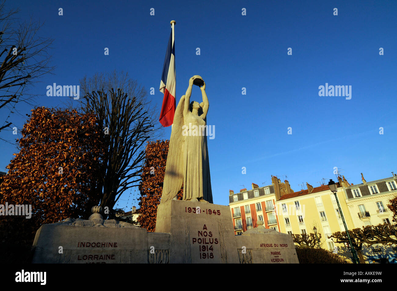 A monument to French soldiers who died during the First and Second ...