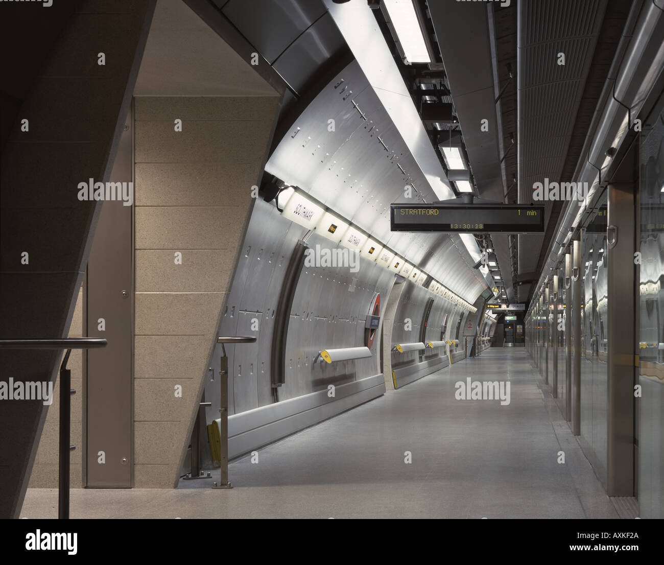 SOUTHWARK UNDERGROUND STATION JUBILEE LINE Stock Photo - Alamy