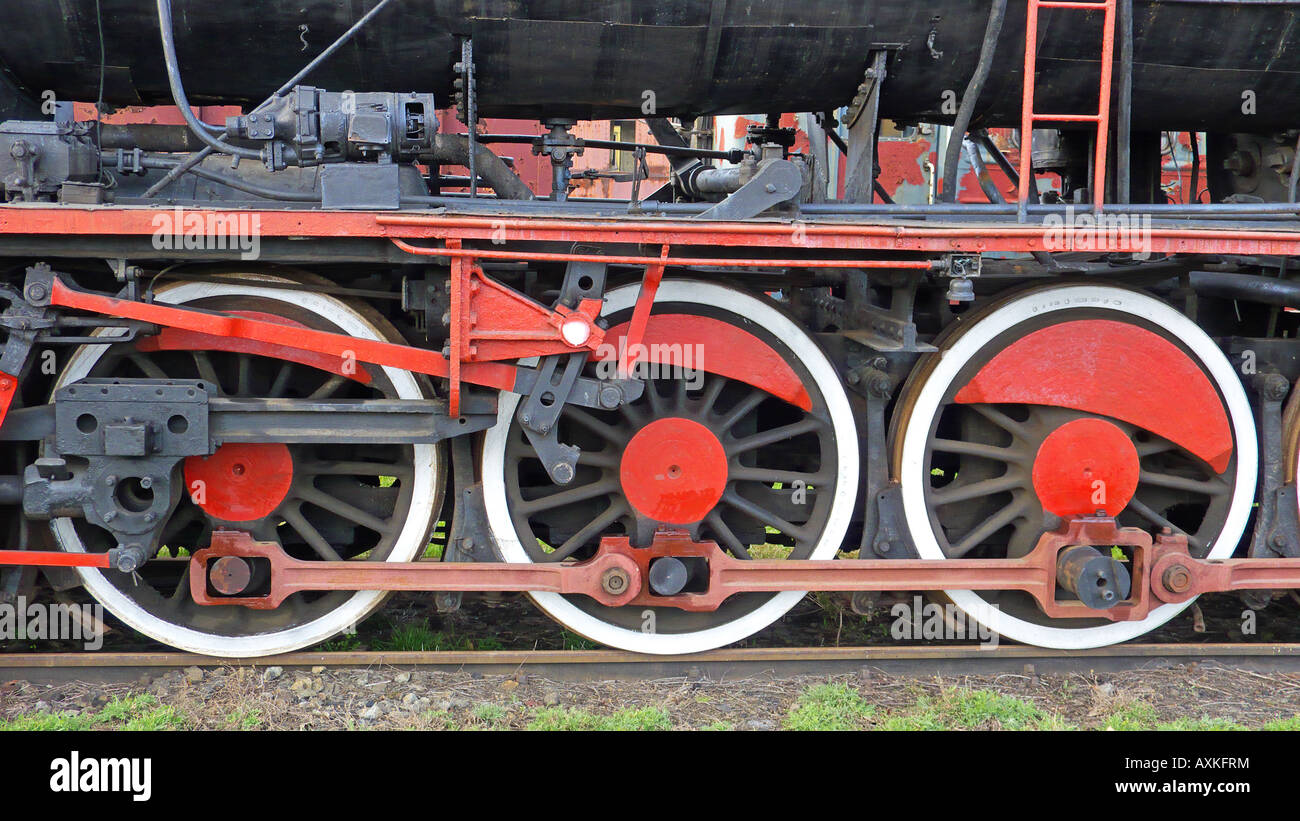 Steam engine steel wheels and propulsion mechanism Stock Photo - Alamy