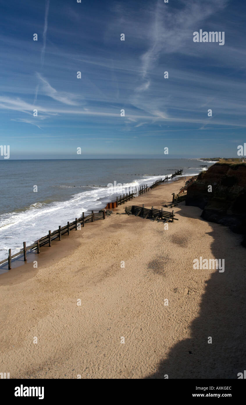 Happisburgh beach sunny hi-res stock photography and images - Alamy