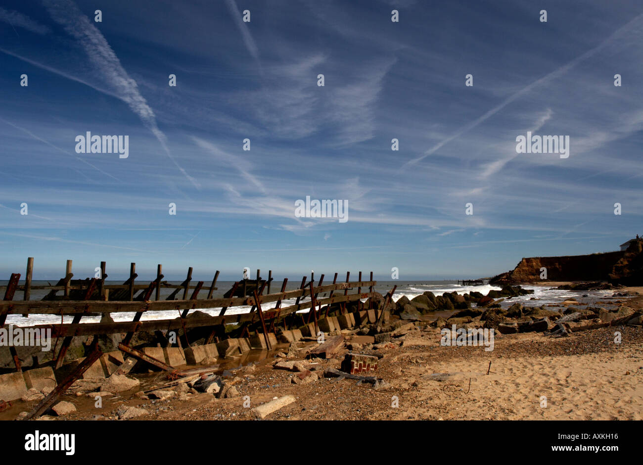Happisburgh beach sunny hi-res stock photography and images - Alamy