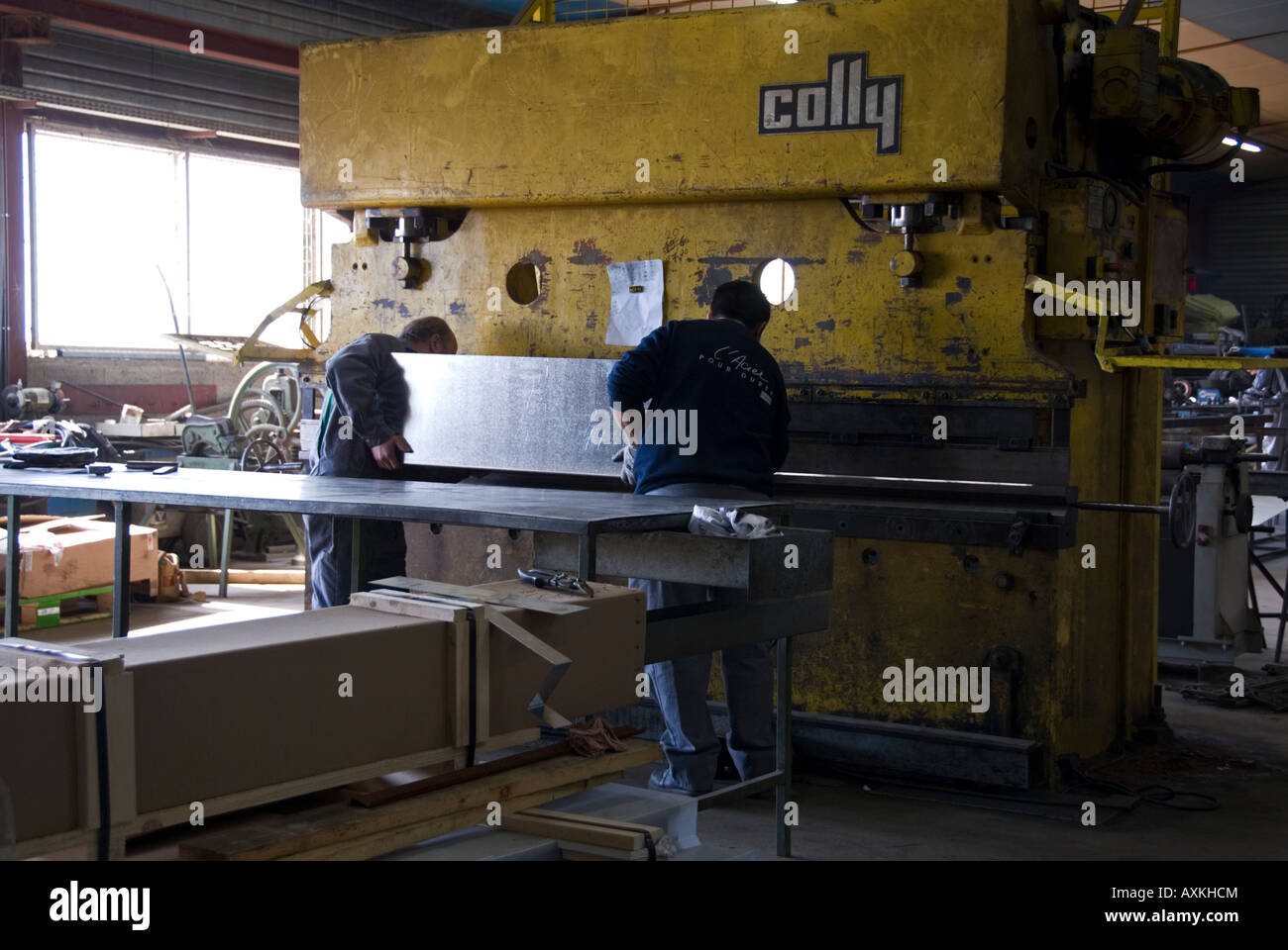 Metal forming and shaping machine hi-res stock photography and images ...
