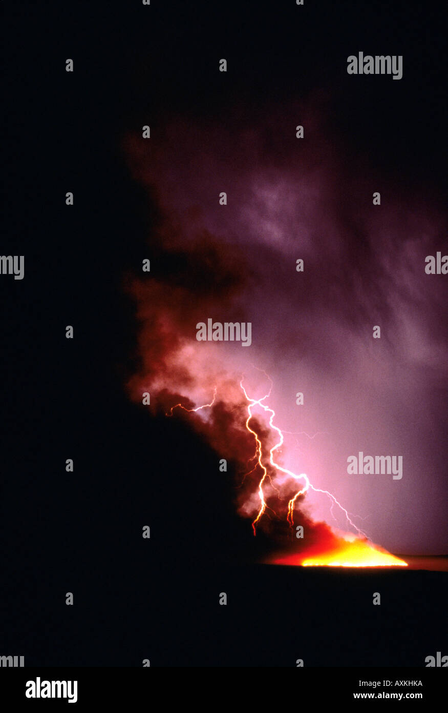 Lightning strike fire hi-res stock photography and images - Alamy