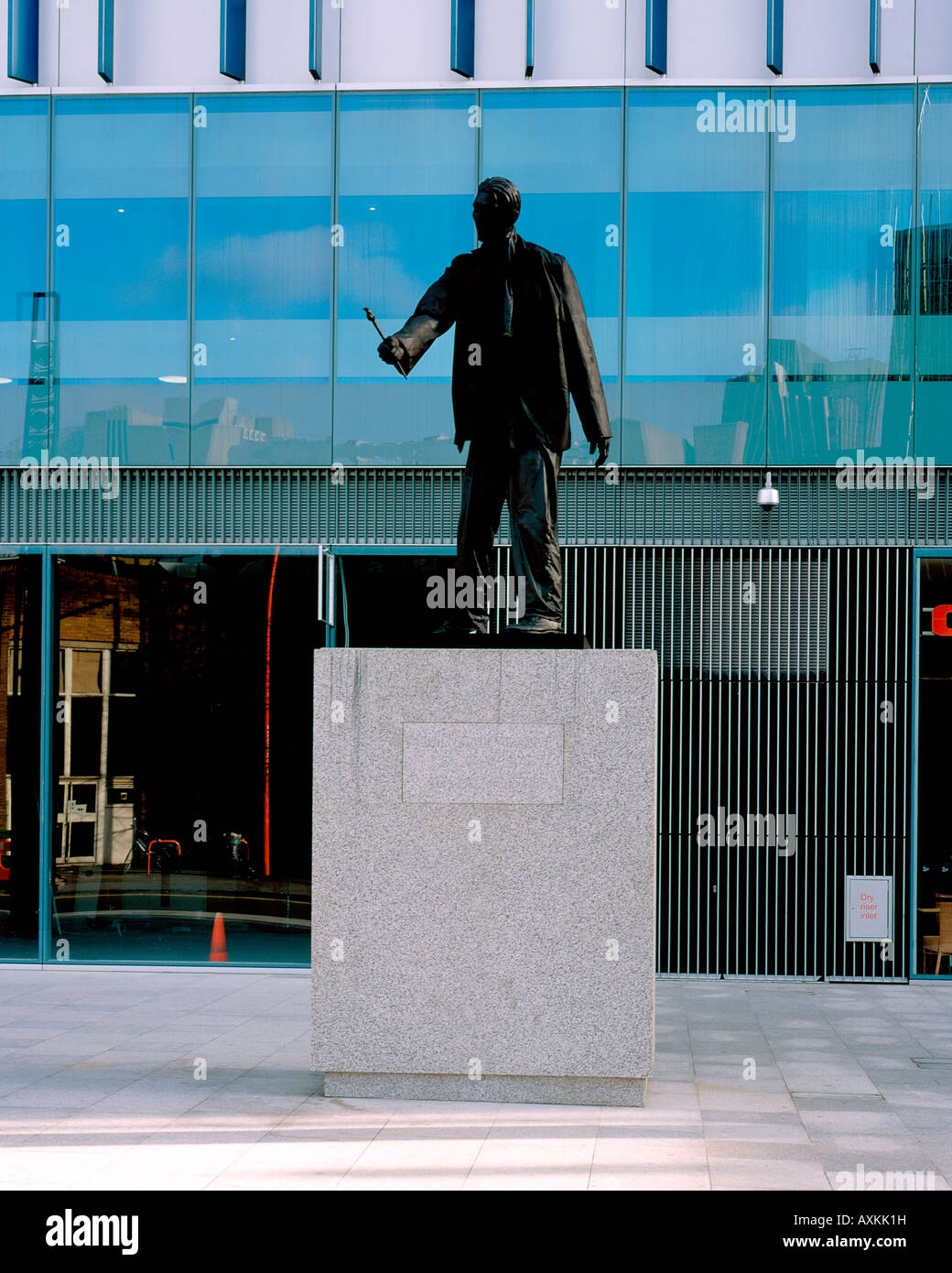 Monument to the Unknown Artist Sumner Street Southwark London UK ...