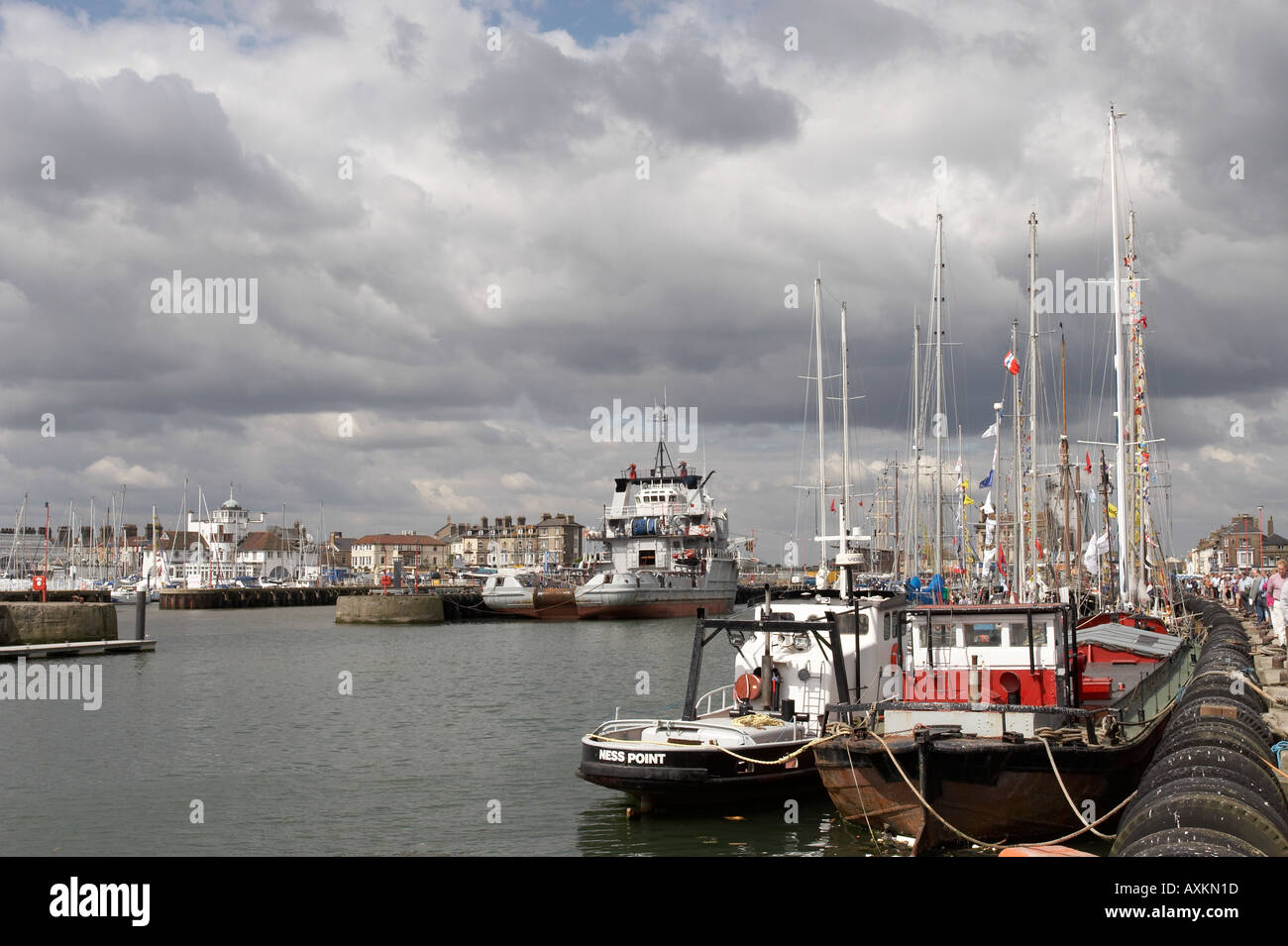 Ships shipping harbour docks hi-res stock photography and images - Alamy