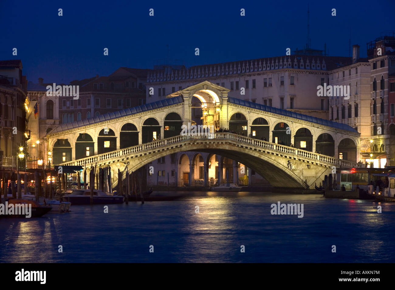 Rialto bridge at night, grand canal , venice , Italy Stock Photo - Alamy