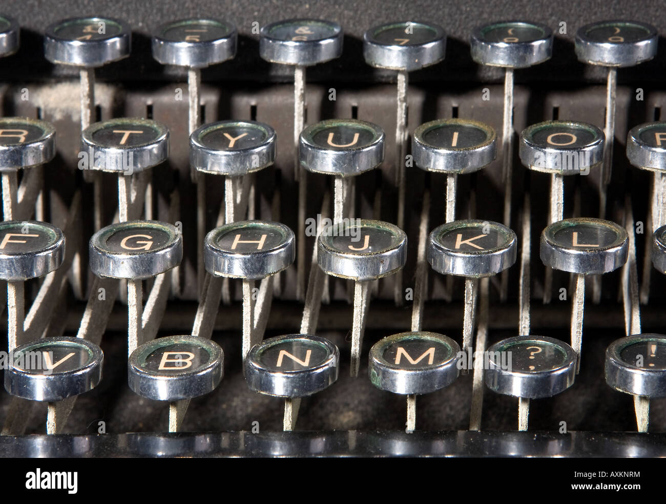 Rows of grungy keys of an antique typewriter Stock Photo - Alamy