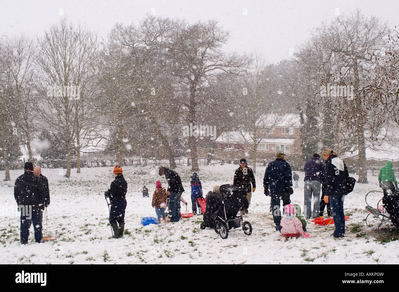 Children playing in snow uk hi-res stock photography and images - Alamy