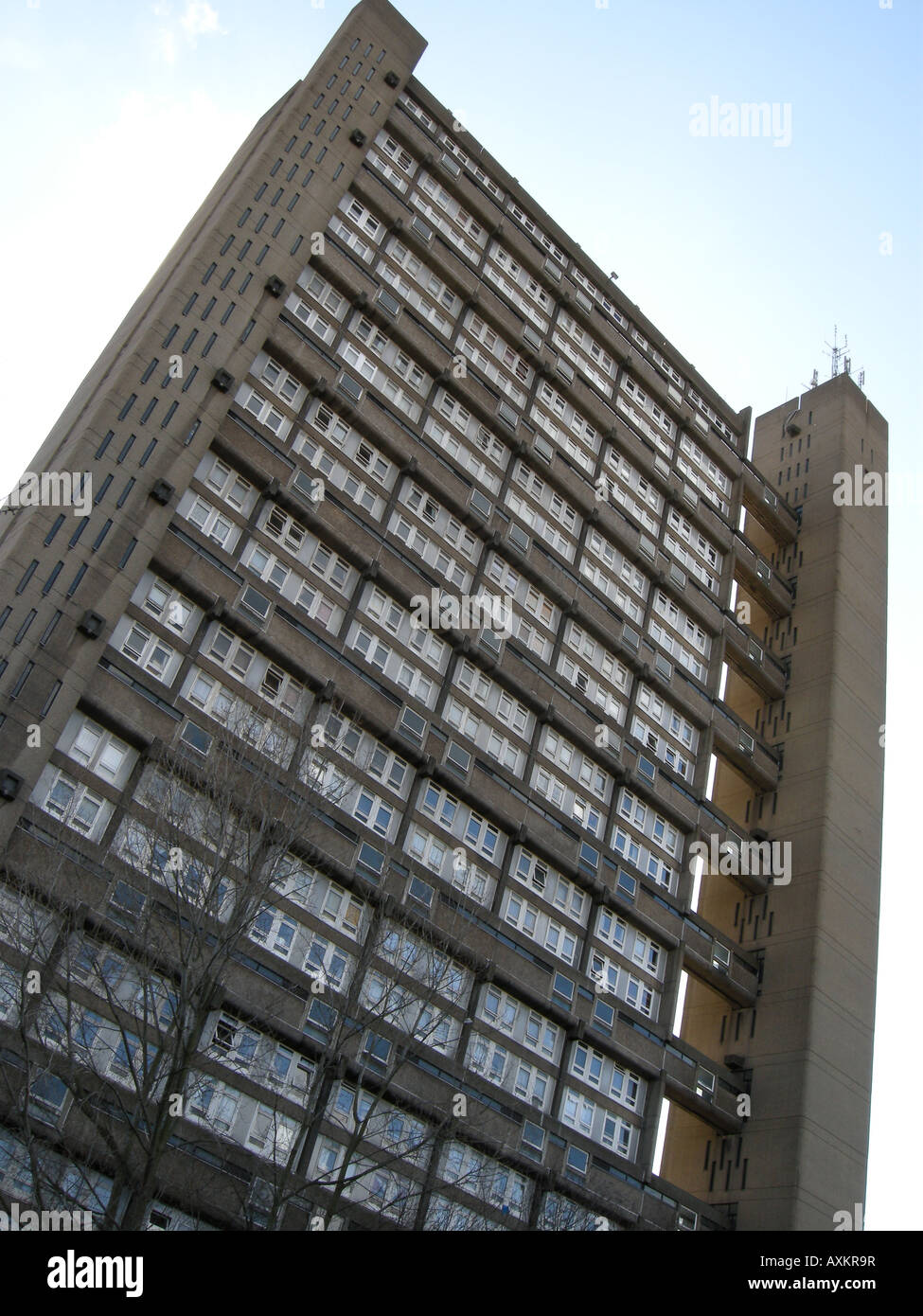 Trellick tower block hi-res stock photography and images - Alamy