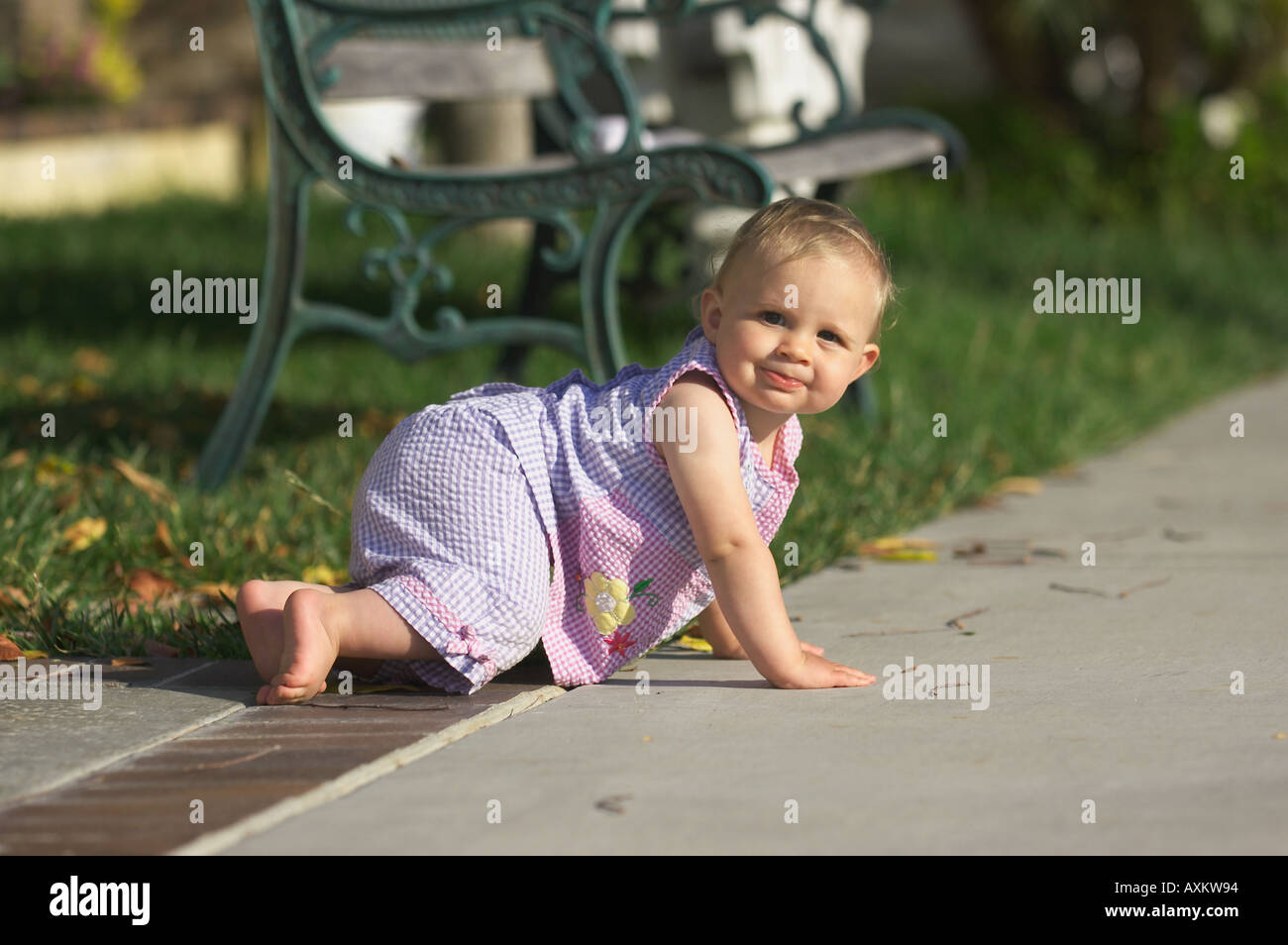 Feet soles grass hi-res stock photography and images - Alamy