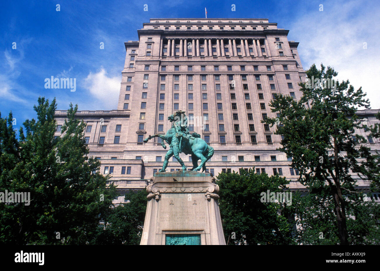 Front war memorial building hi-res stock photography and images - Alamy