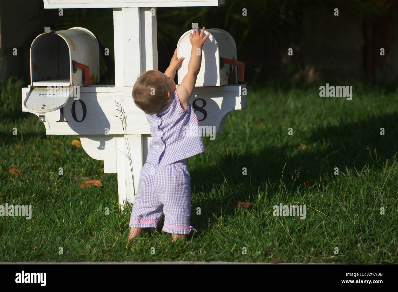 12 outdoor mailboxes hi-res stock photography and images - Alamy