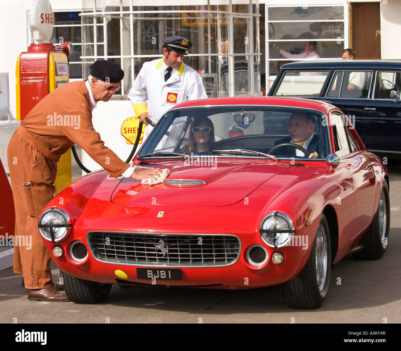 Goodwood Revival 2007 Woad Corner garage. Ferrari 250GT pit stop Stock ...