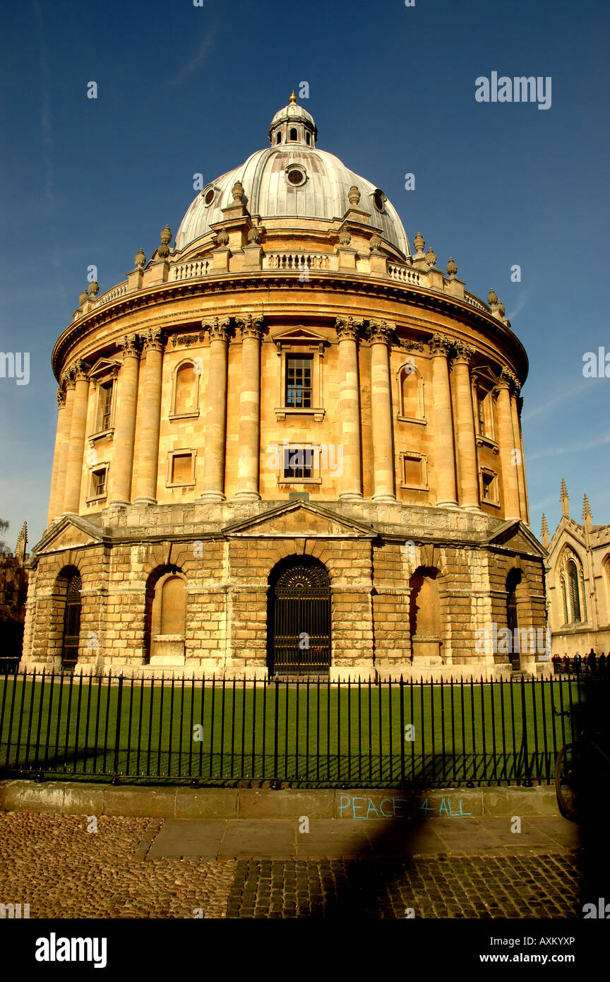 The observatory in Oxford surrounded by the universities Stock Photo ...
