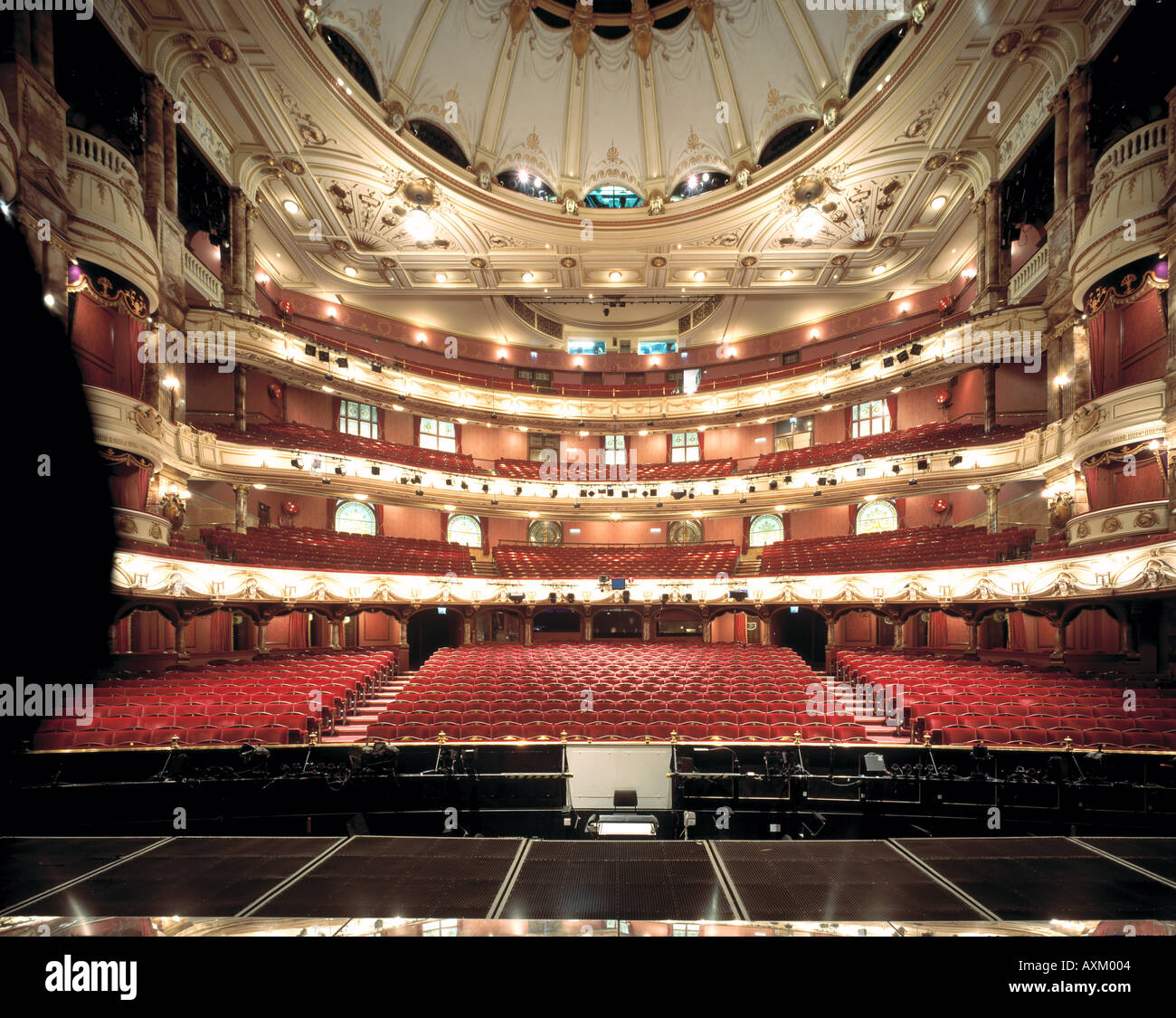 London Coliseum Building Stock Photos & London Coliseum Building Stock ...