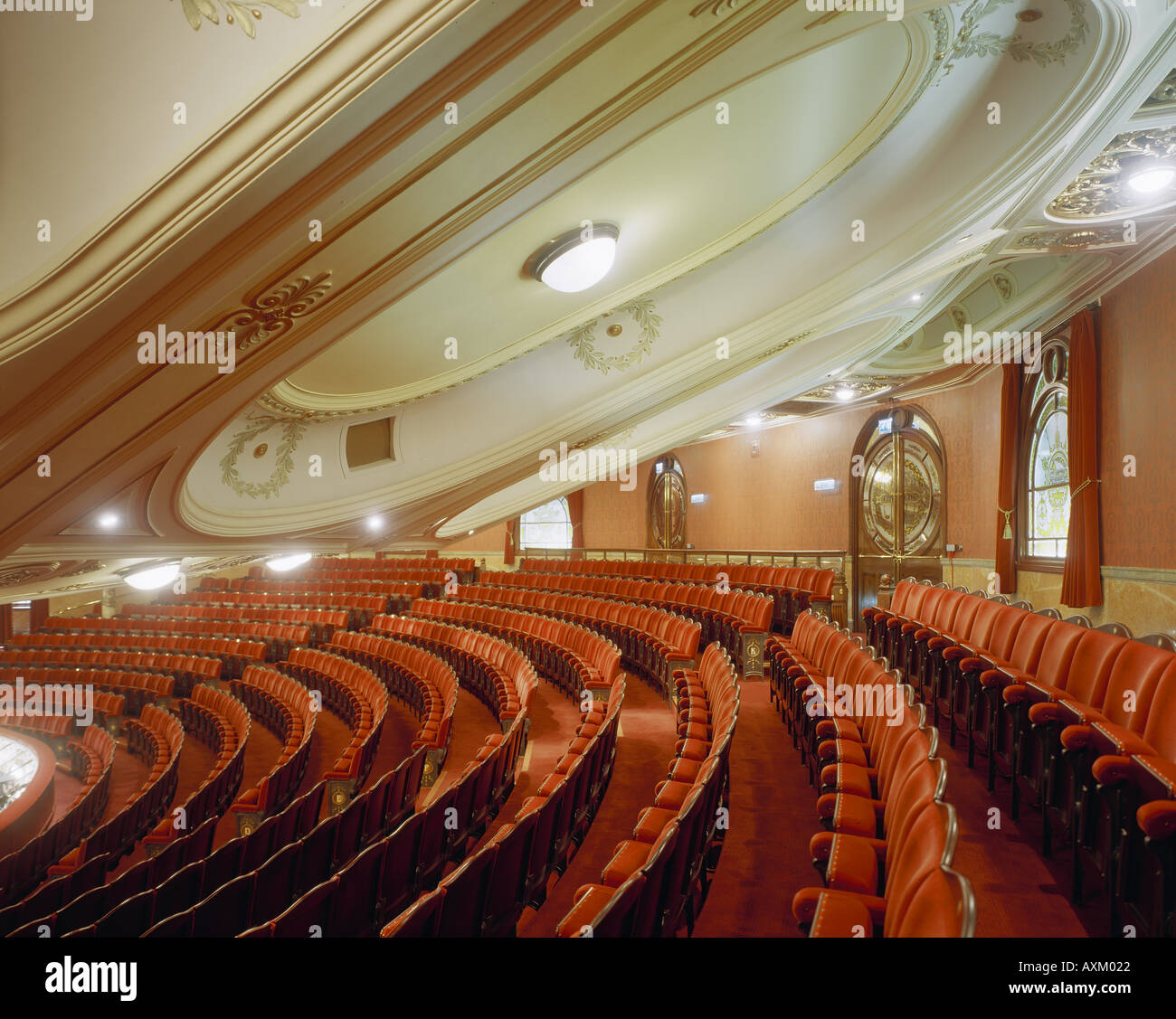 Opera Audience London High Resolution Stock Photography and Images - Alamy
