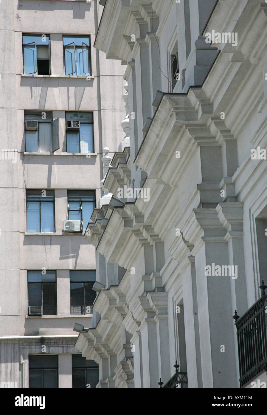 Cornice house exterior hi-res stock photography and images - Alamy