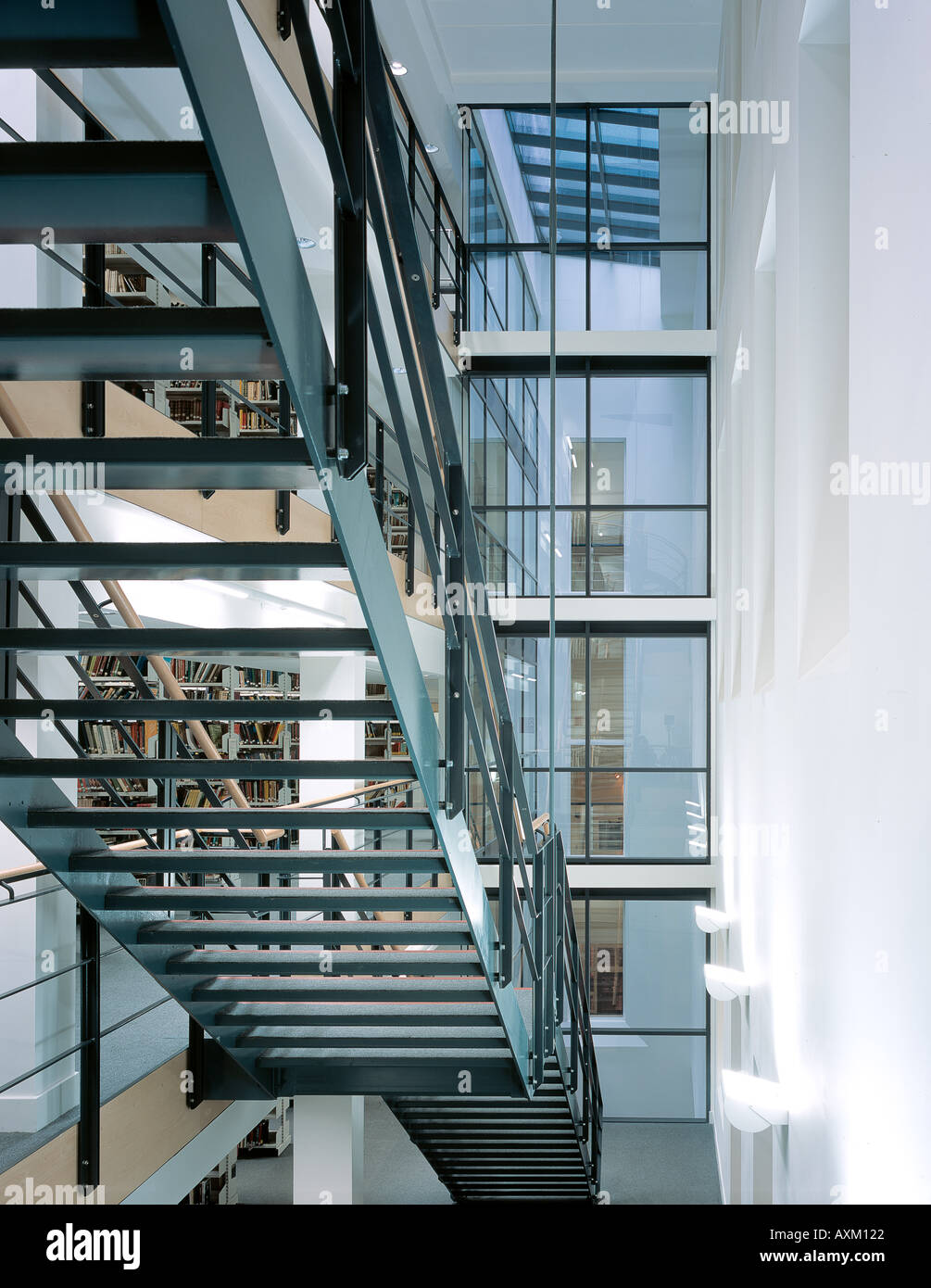 BIRKBECK COLLEGE LIBRARY AND EXTENSION, LONDON, UK Stock Photo - Alamy