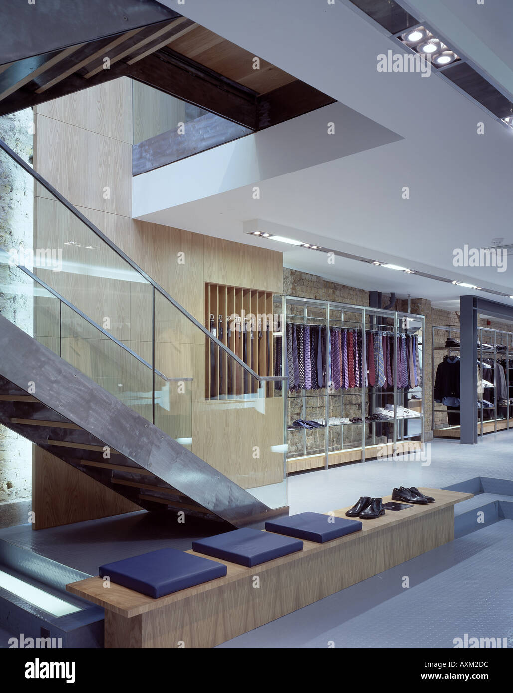 Changing rooms store hi-res stock photography and images - Alamy