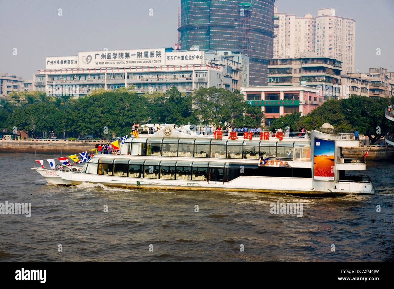 China Guangzhou canton river cruiser Stock Photo - Alamy