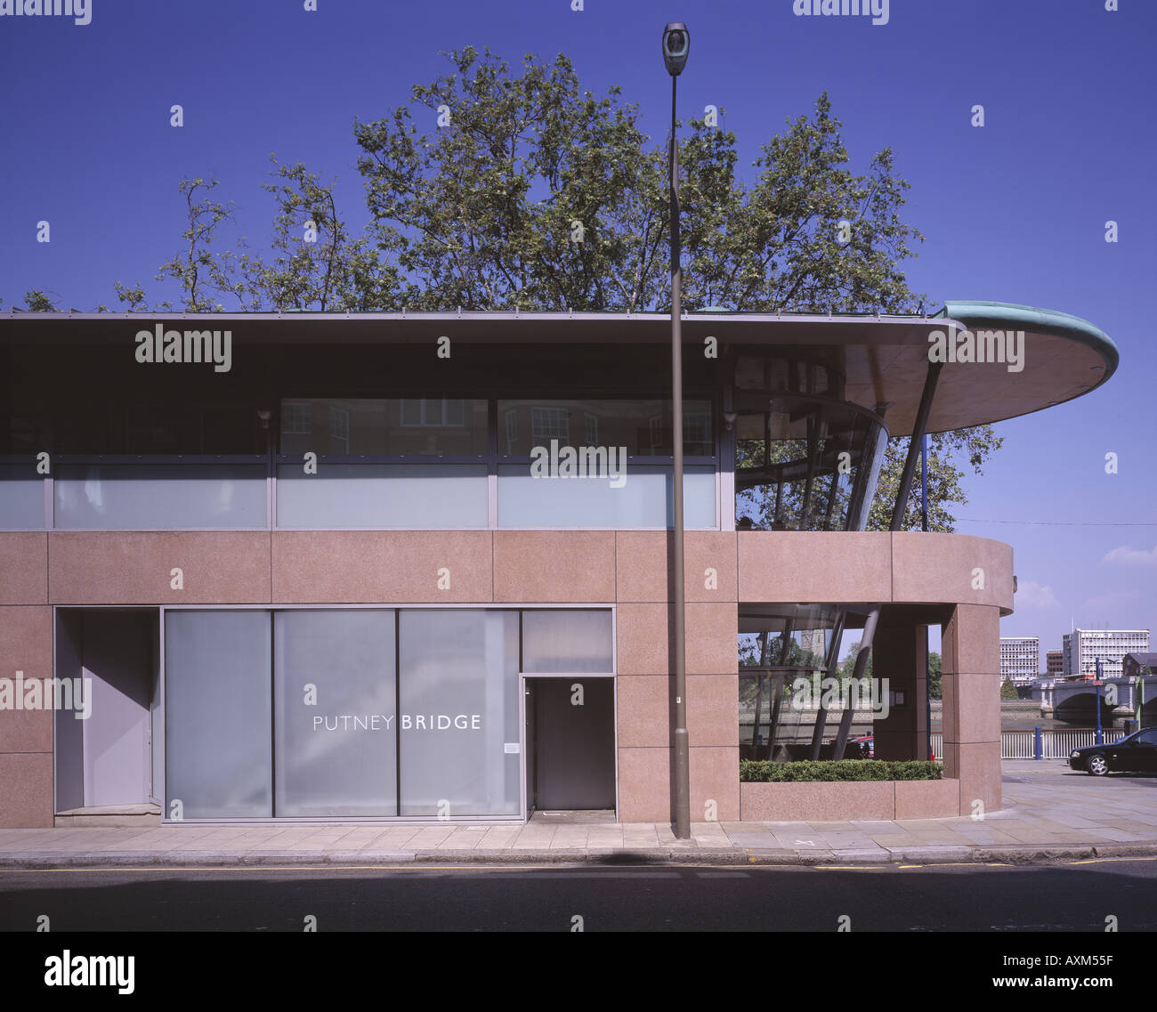 Putney bridge restaurant hi-res stock photography and images - Alamy