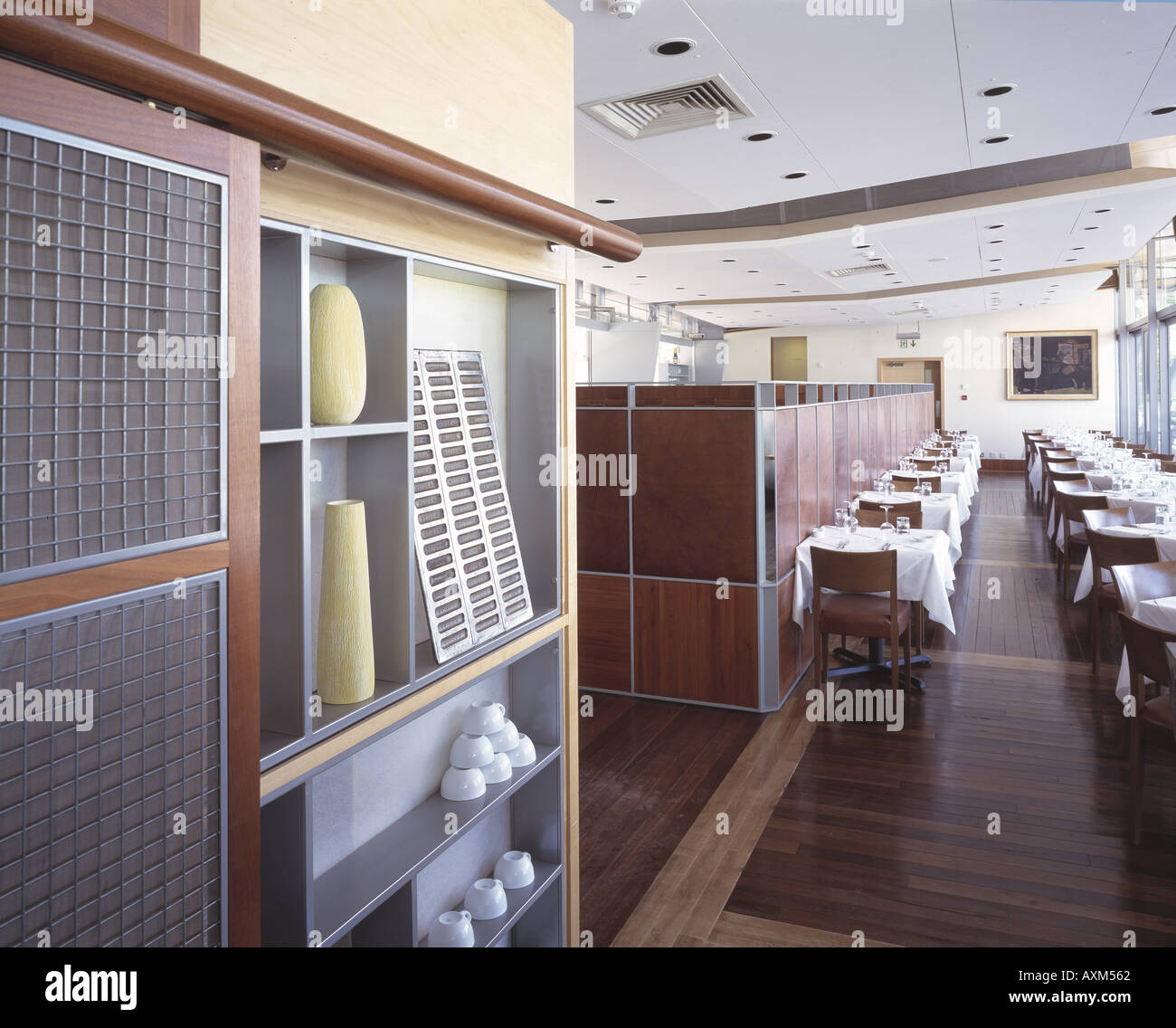 PUTNEY BRIDGE RESTAURANT Stock Photo - Alamy