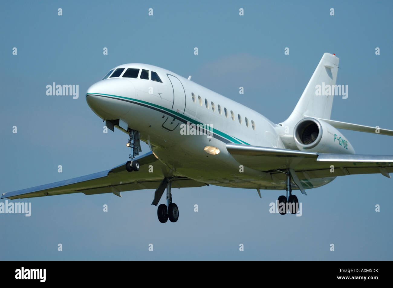French business jet plane Dassault Aviation Falcon 2000 in flight Stock ...