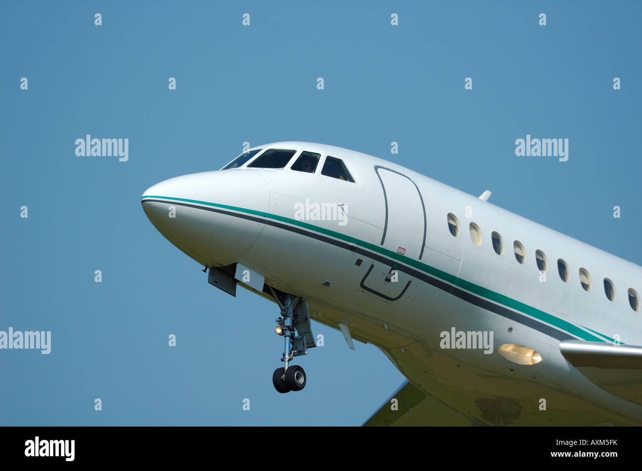 French business jet plane Dassault Aviation Falcon 2000 in flight Stock ...