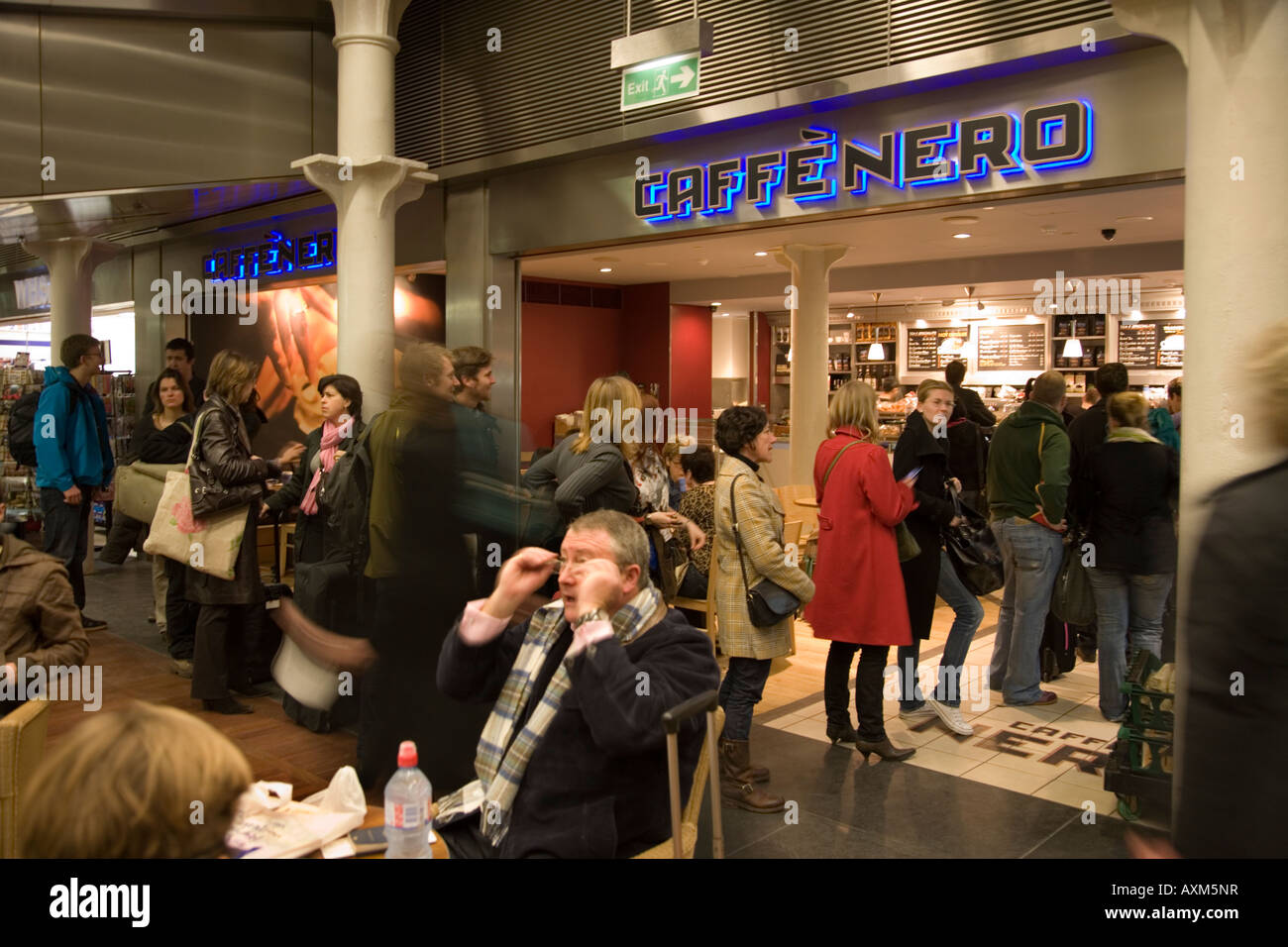 Passengers queue at Cafe Nero coffee bar. London. UK Stock Photo - Alamy