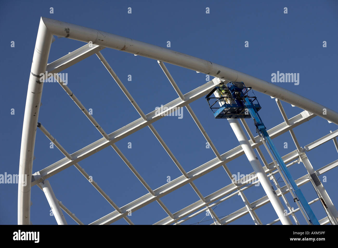 front section of the shopping mall roof into place at the St Stephen s ...