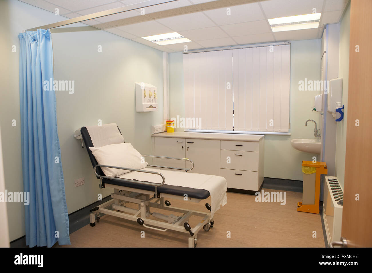 Empty hospital examination room Stock Photo: 9642141 - Alamy