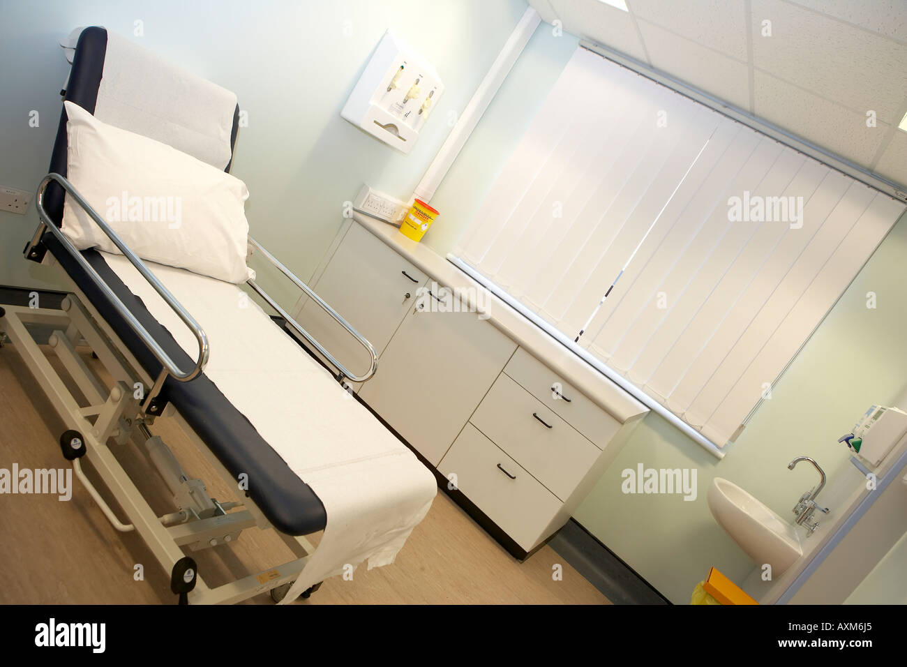 Empty hospital examination room Stock Photo - Alamy