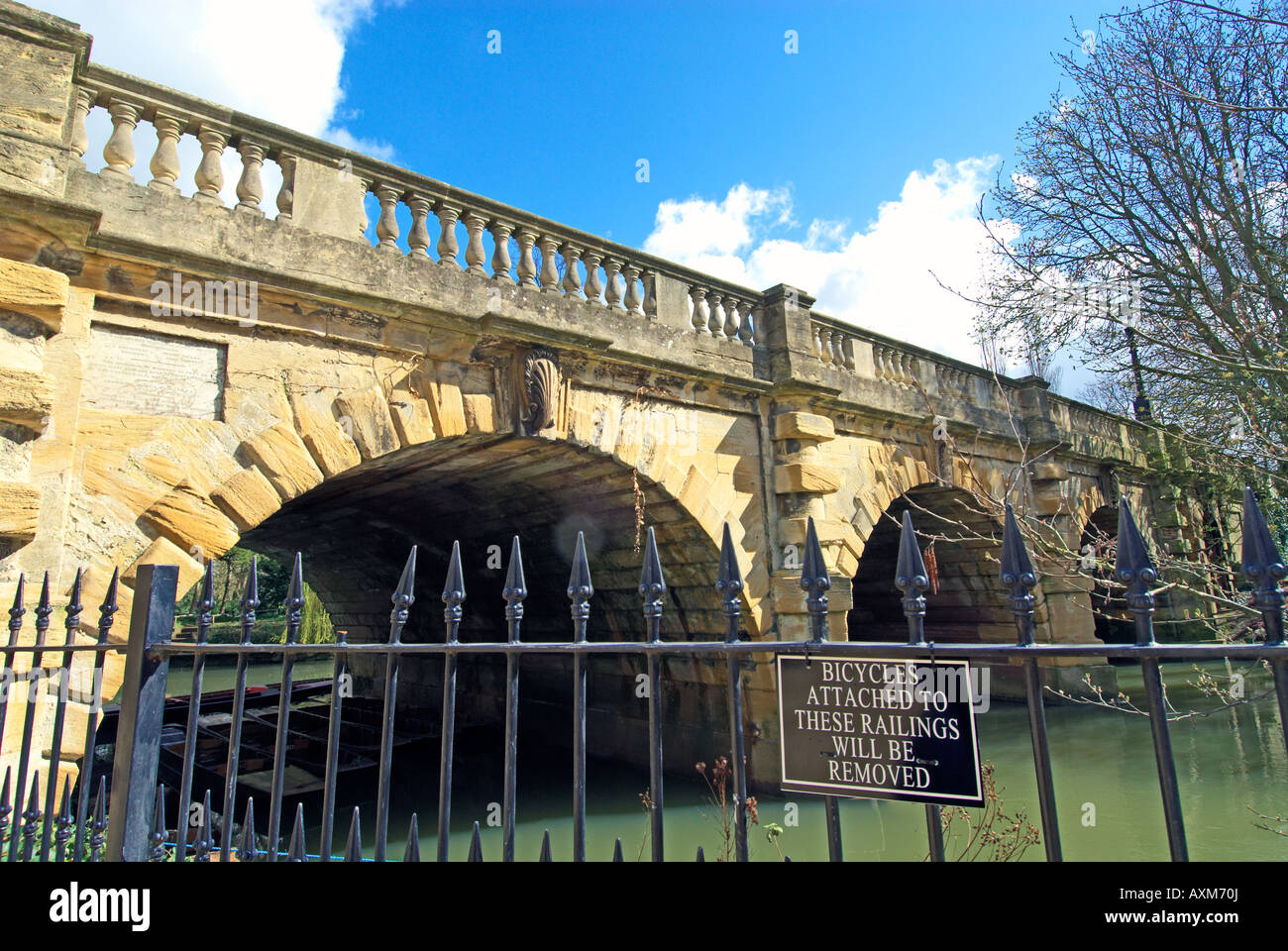 Magdalen Bridge over the River Cherwell, Oxford, England Stock Photo ...
