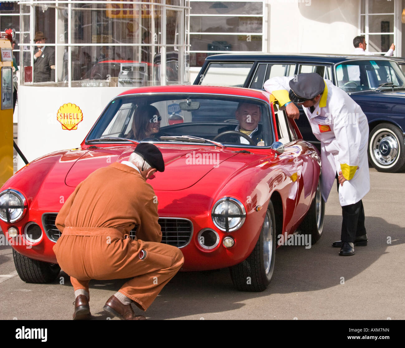Goodwood Revival 2007 Woad Corner garage. Ferrari 250GT pit stop Stock ...