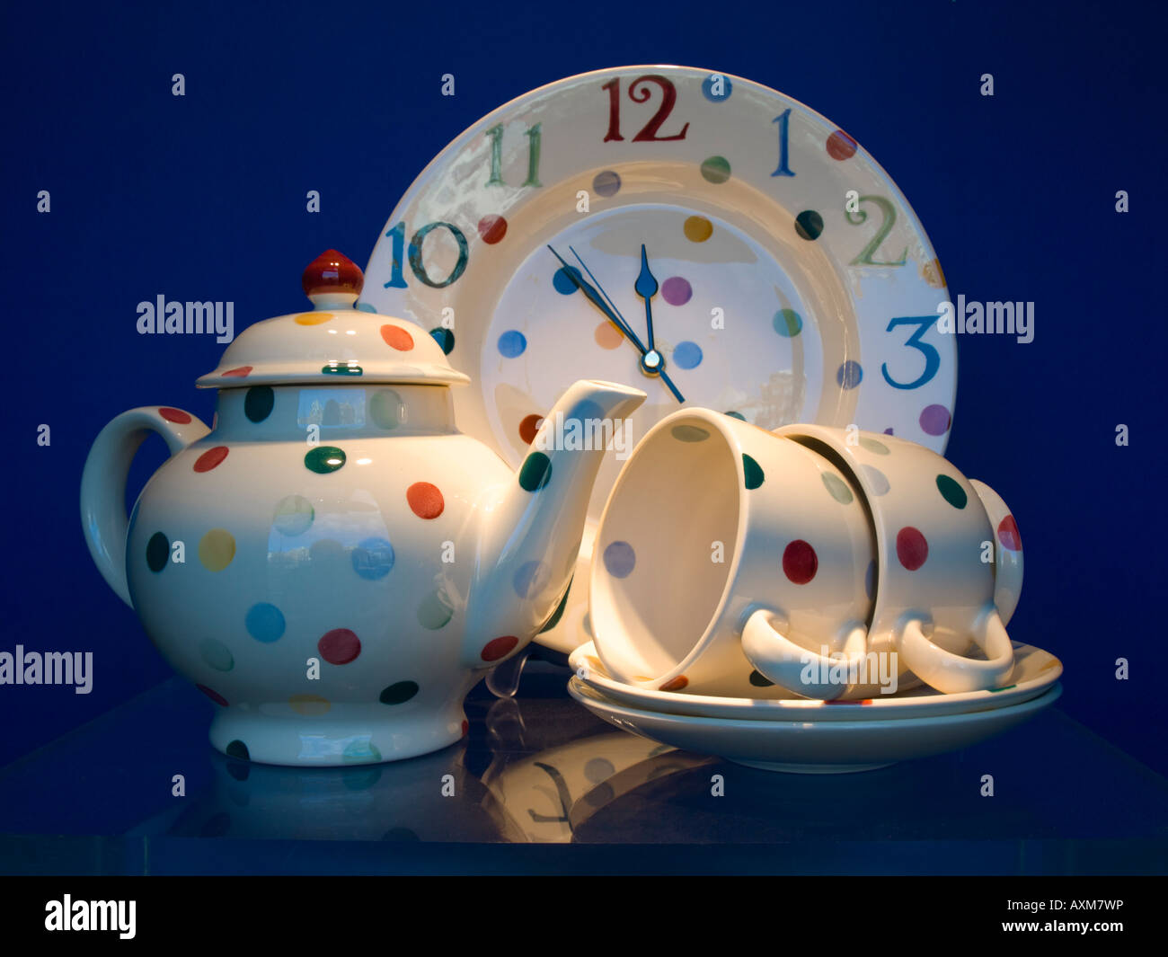 teapot and cups and clock Stock Photo - Alamy