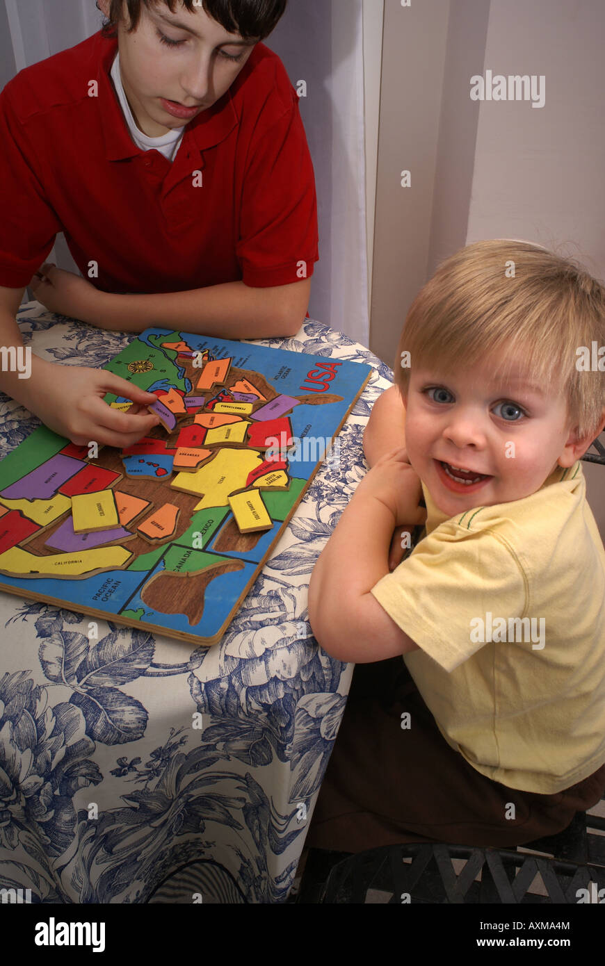 Children working Puzzle Stock Photo - Alamy