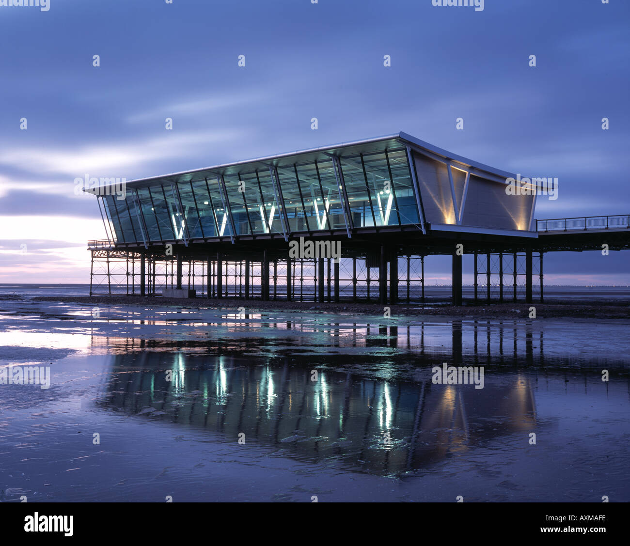Pier pavilion hi-res stock photography and images - Alamy