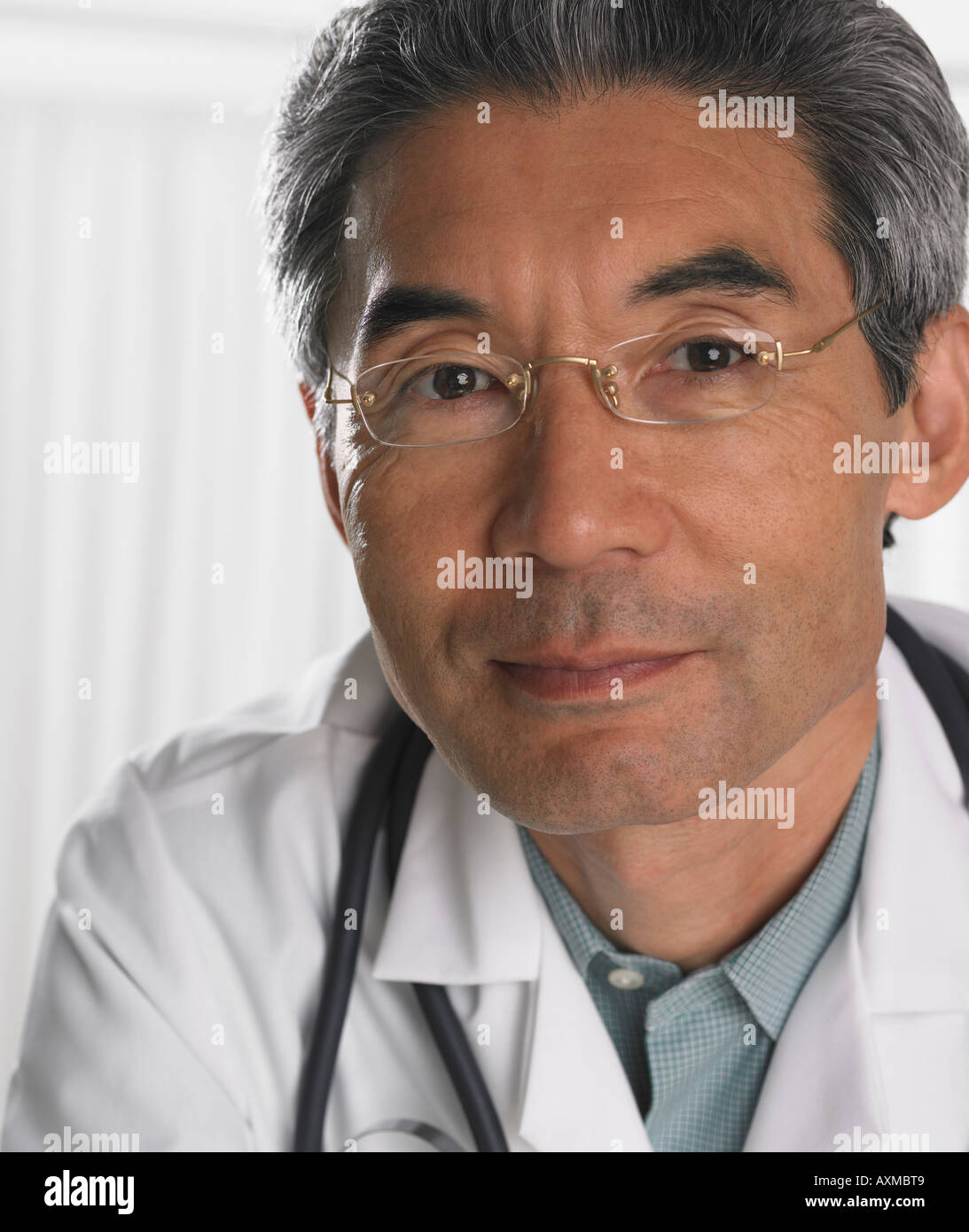 Senior male doctor hi-res stock photography and images - Alamy