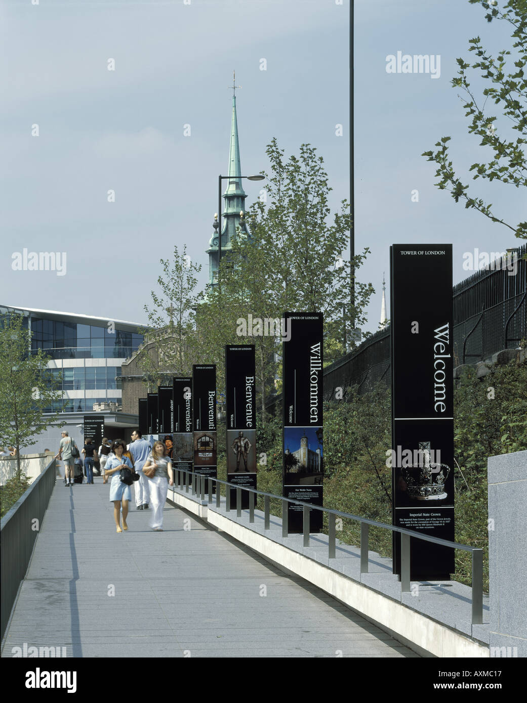 Tower hill tube station hi-res stock photography and images - Alamy