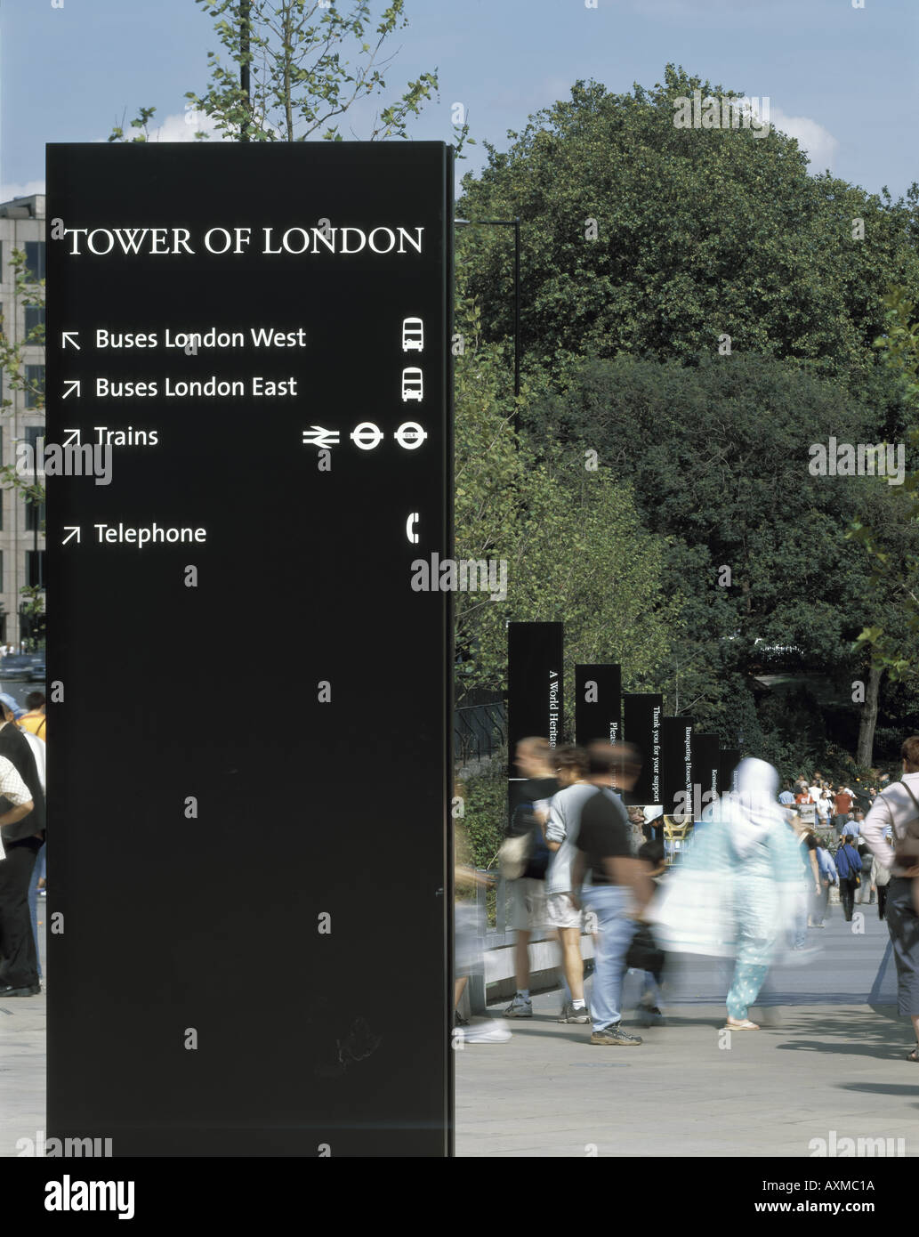 Tower hill tube station hi-res stock photography and images - Alamy