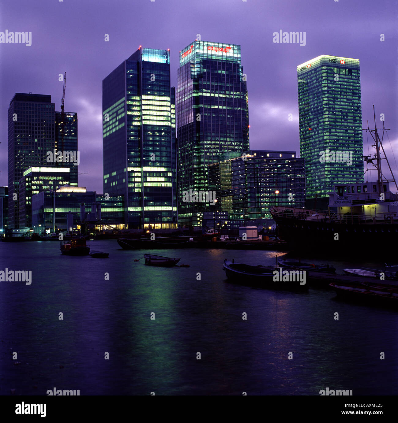 Office building night eye level hi-res stock photography and images - Alamy